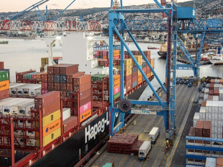 Puertos de Chile superan 38 millones de toneladas en enero-abril 2025